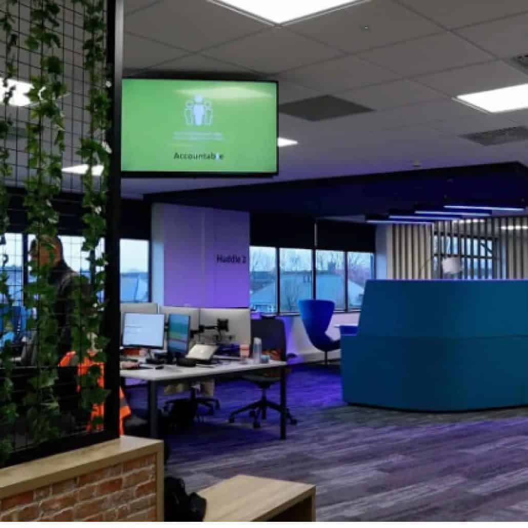 How Do I Manage Digital Signage for Large Businesses?